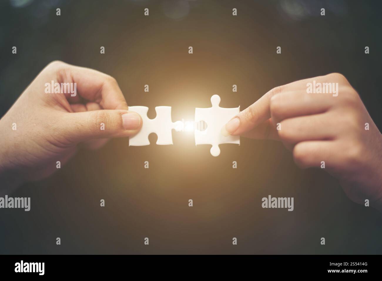Hand holding jigsaw puzzles, Business partnership concept Stock Photo ...