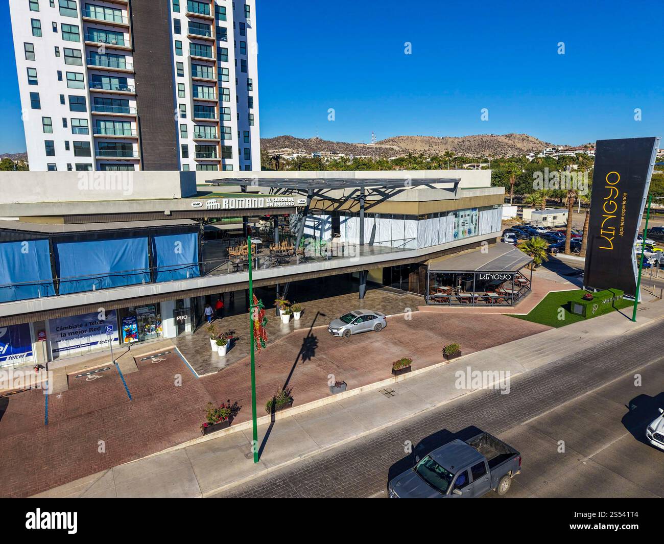 Edificio de bienes raíces hi-res stock photography and images - Alamy