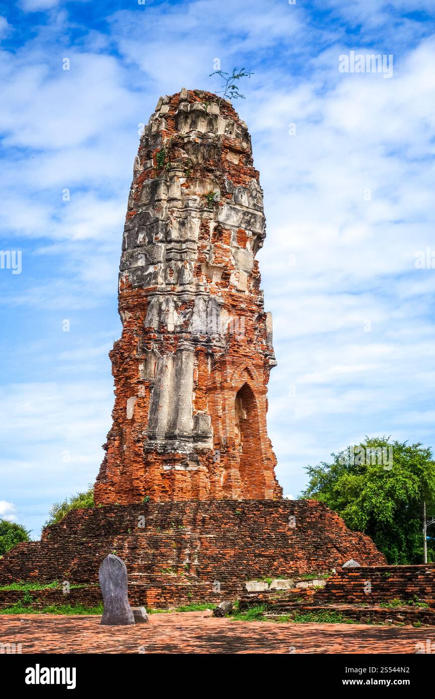 Wat Lokaya Sutharam temple in Ayutthaya, Thailand. Wat Lokaya Sutharam ...