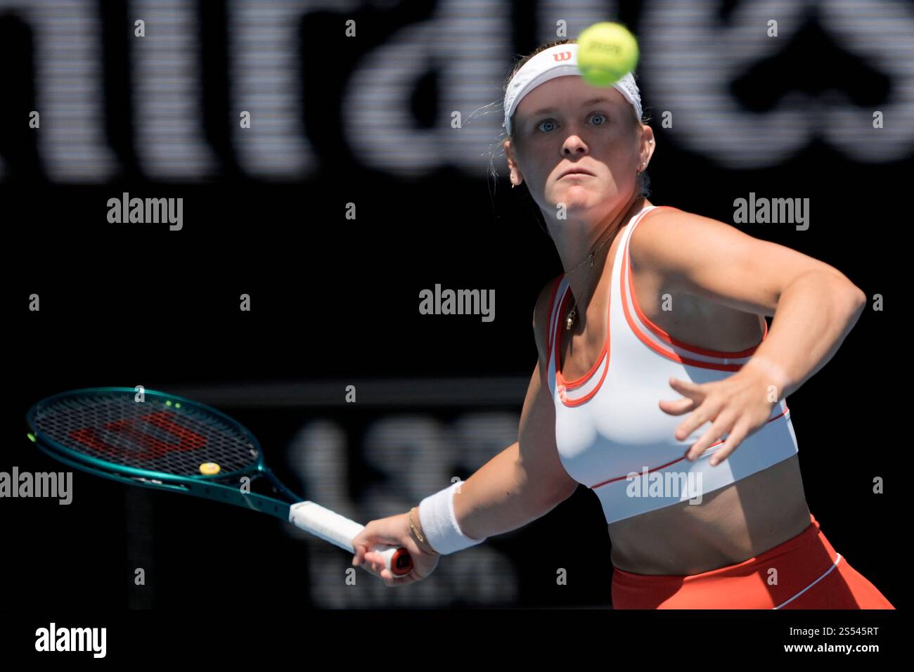 Peyton Stearns of the U.S. plays a forehand return to Emma Navarro of ...