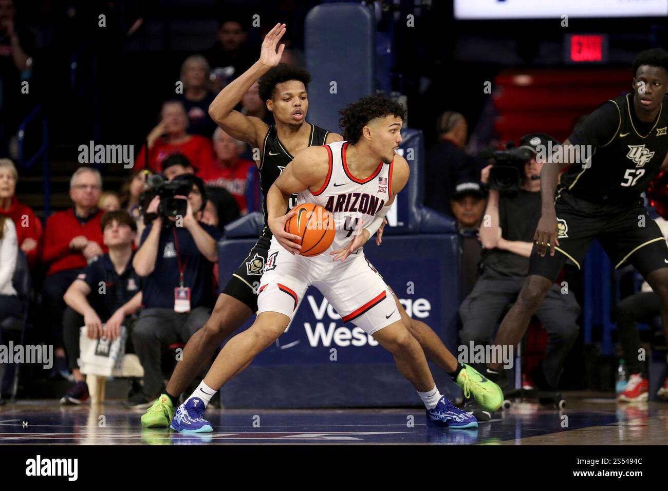 TUCSON, AZ - JANUARY 11: Arizona Wildcats forward Trey Townsend #4 ...