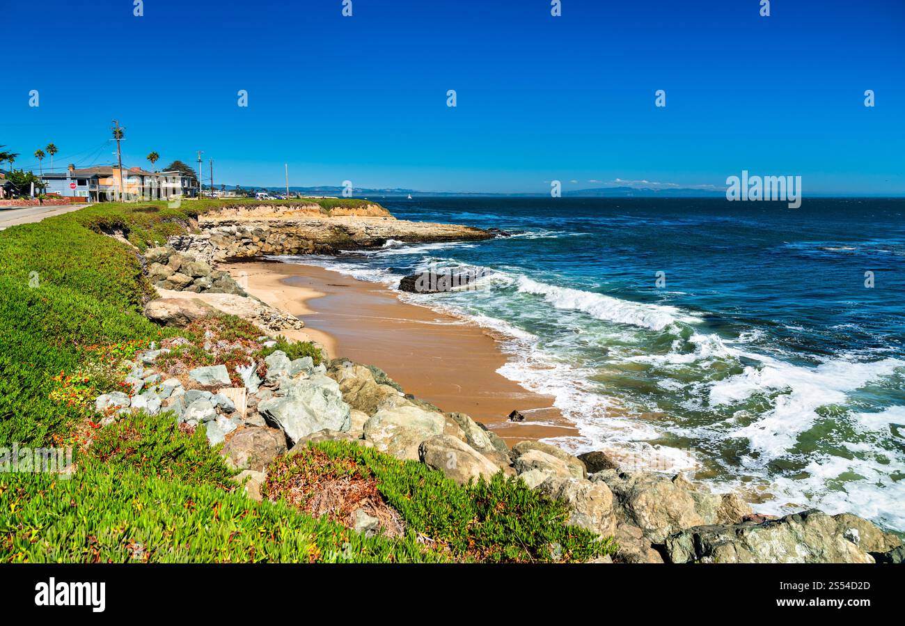 Coastal Cliffs and Blue Ocean Waves in Santa Cruz - California, United ...