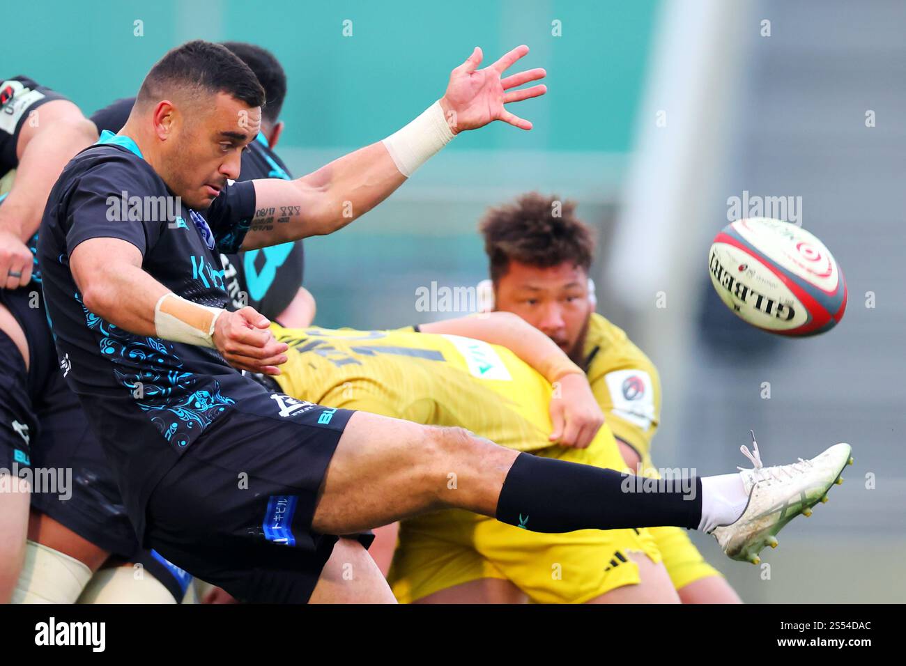 Tokyo, Japan. 12th Jan, 2025. Bryn Hall (Spears) Rugby : 2024-25 Japan ...