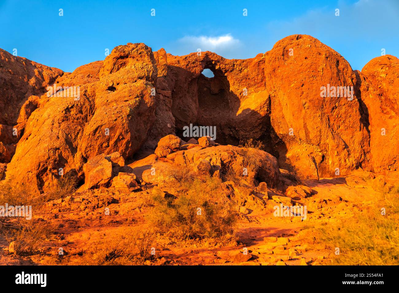 Hole-in-the-Rock Butte at Papago Park in the Sonoran Desert in Phoenix ...