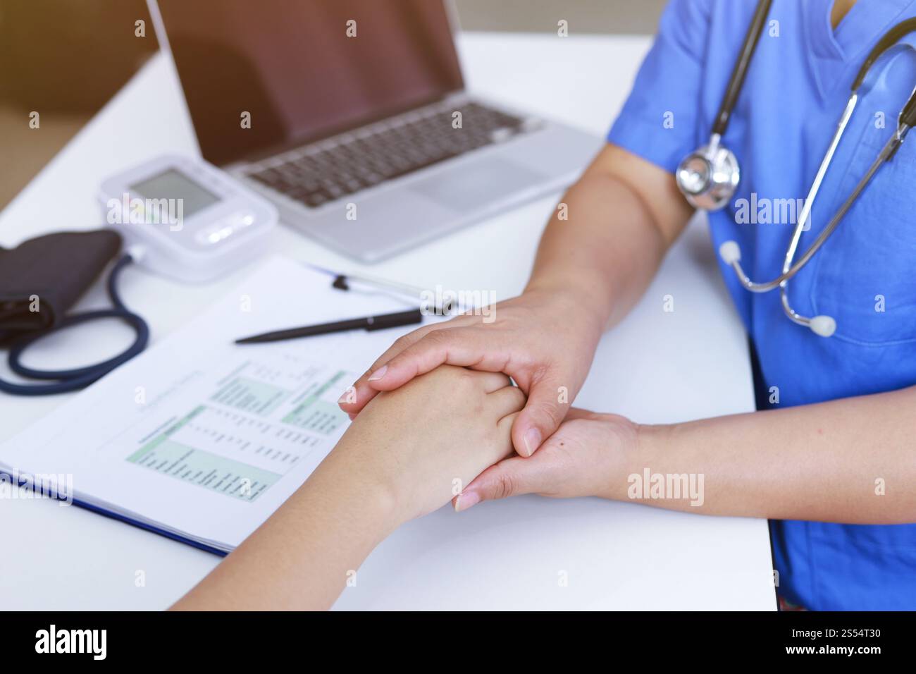 Hand female doctor reassuring elderly hi-res stock photography and ...