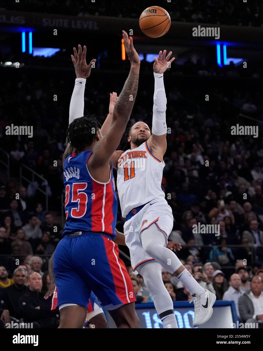 New York Knicks' Jalen Brunson (11) shoots over Detroit Pistons' Marcus ...
