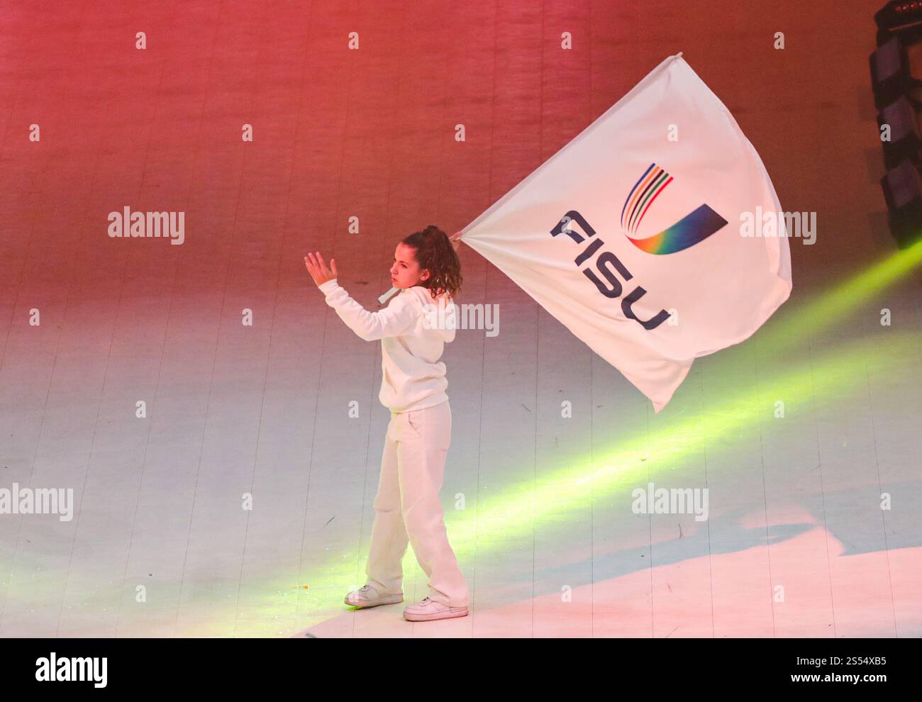 (250114) -- TURIN, Jan. 14, 2025 (Xinhua) -- An actress performs with ...