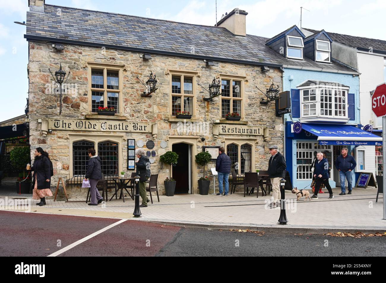 Exterior of the Olde Castle bar in Donegal, Ireland Stock Photo - Alamy