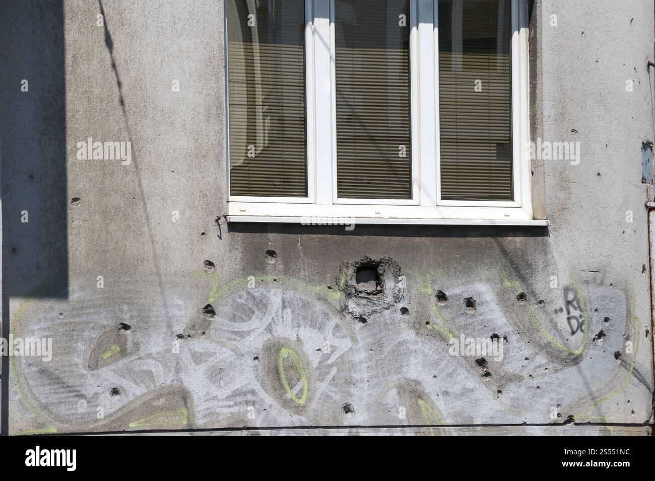 Bullet holes in buildings along Sniper Alley, Sarajevo, Bosnia Stock ...