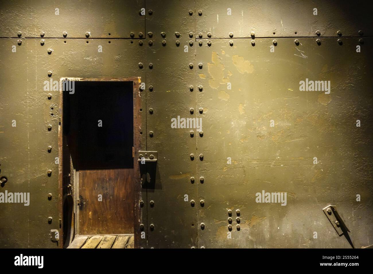 Bunker door hi-res stock photography and images - Alamy
