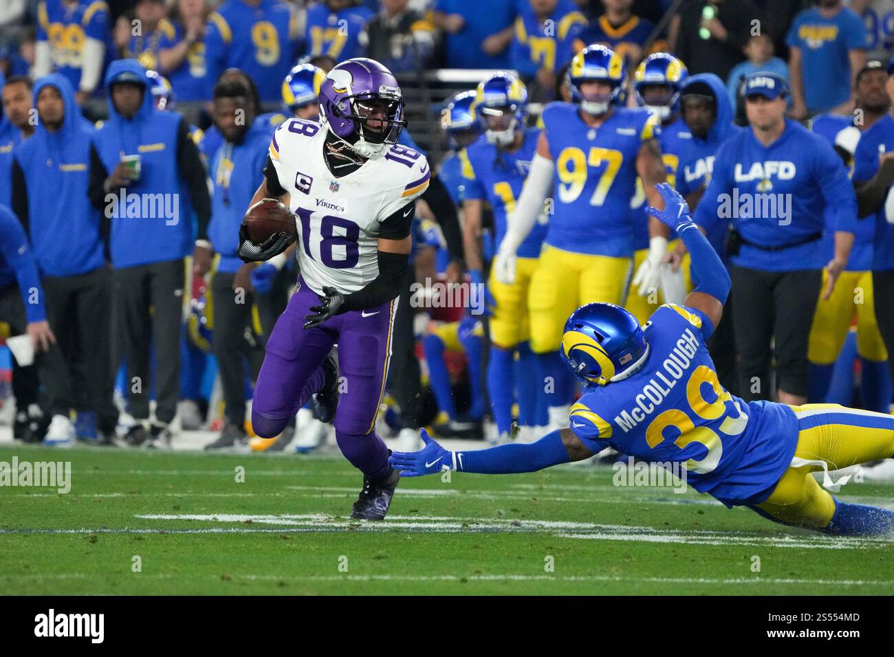 Minnesota Vikings wide receiver Justin Jefferson (18) avoids Los ...