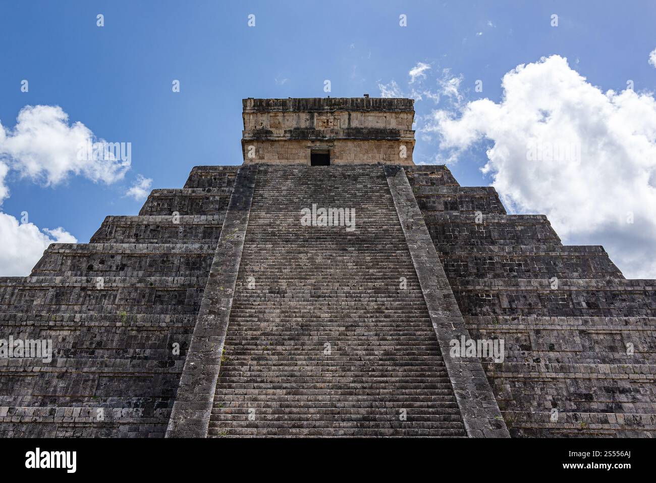 El Castillo, the Temple of Kukulcan in Chichen Itza, Mexico main ...