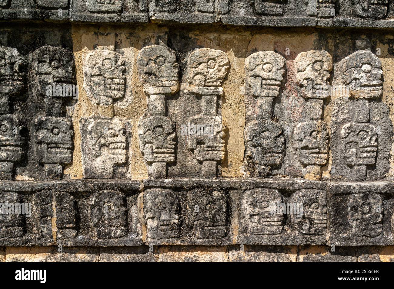 Tzompantli Skull Platform (Plataforma de los Cráneos) at El Castillo ...