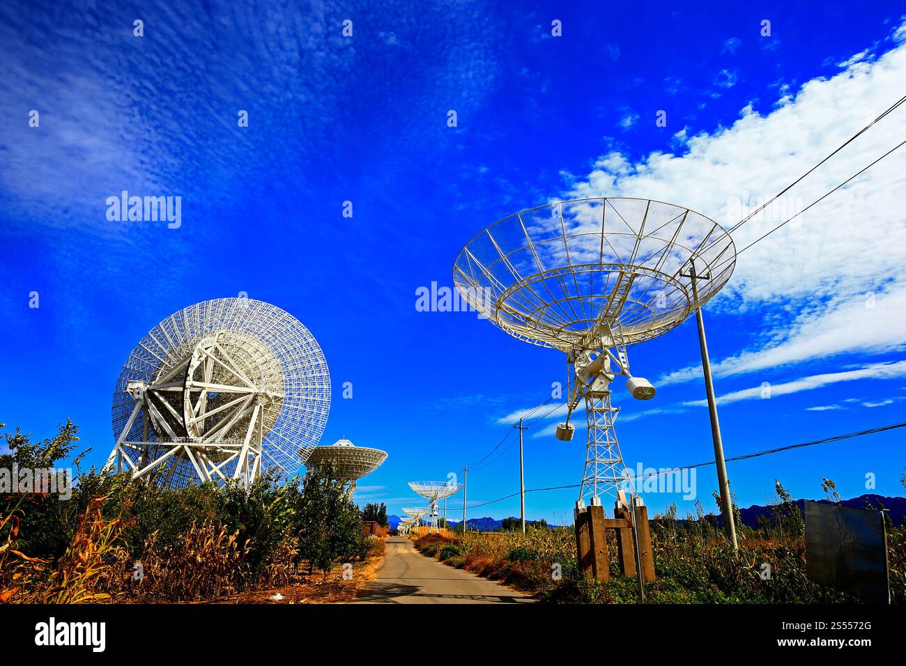The observatory radio telescope Stock Photo - Alamy