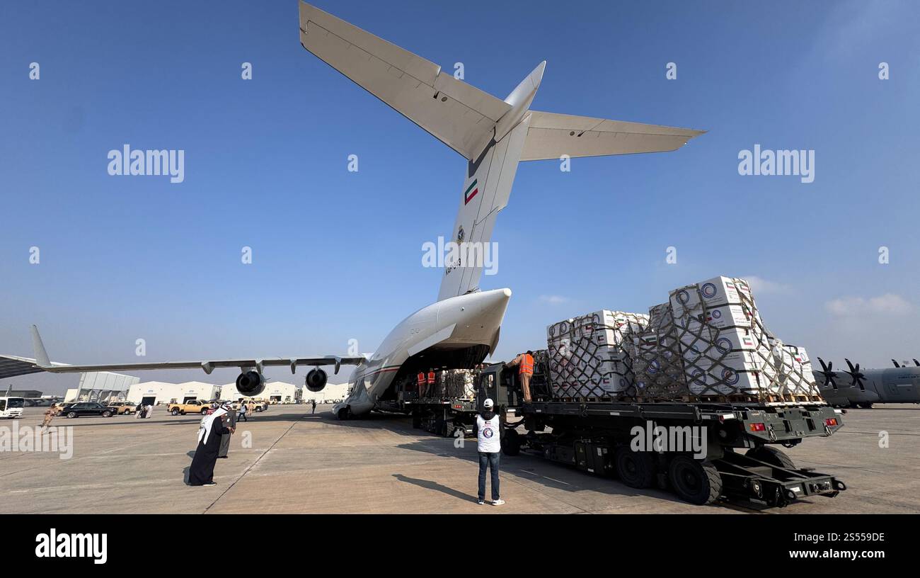 (250114) -- KUWAIT CITY, Jan. 14, 2025 (Xinhua) -- Relief supplies are ...