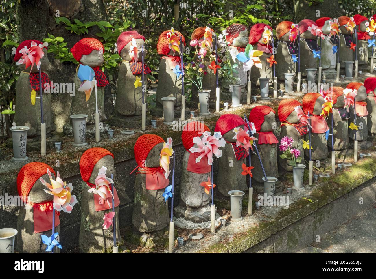 Jizo statues at the Garden of Unborn Children, Zoj-ji temple, Tokyo ...