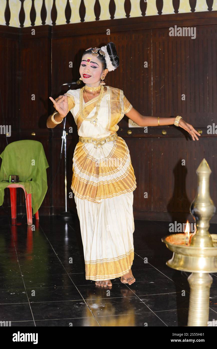 Kathakali dancers preparing for their performance, Kochi, Kerala, South ...