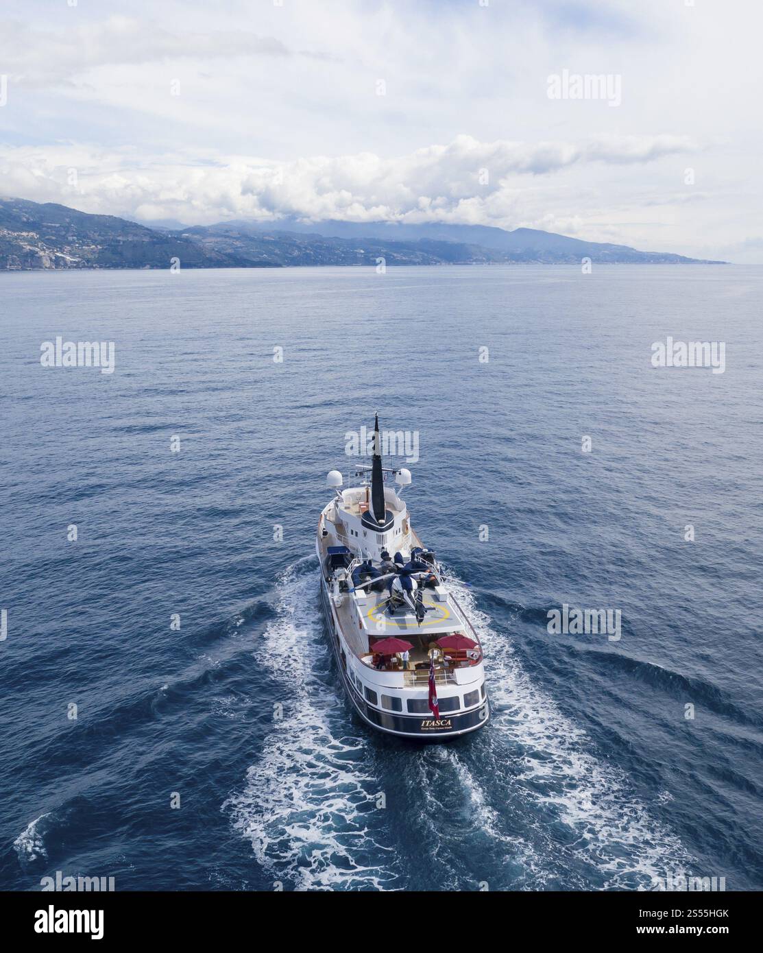 Aerial view motor boat heading hi-res stock photography and images - Alamy