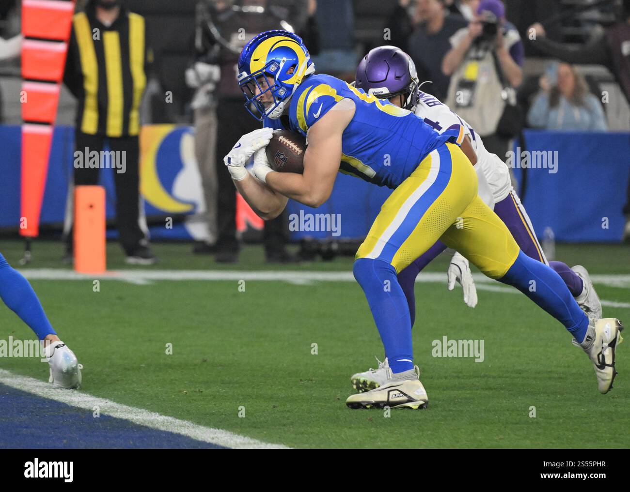 Glendale, United States. 13th Jan, 2025. Los Angeles Rams tight end ...