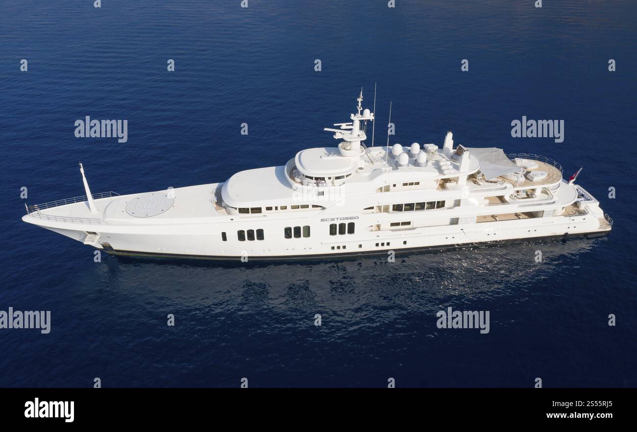 Aerial view 85, 95 metres long and 35 knots fast motor yacht ECSTASEA ...