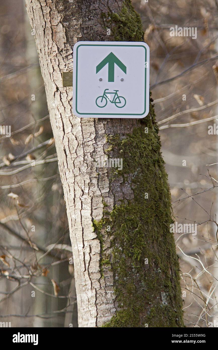 Cycle path sign Stock Photo - Alamy
