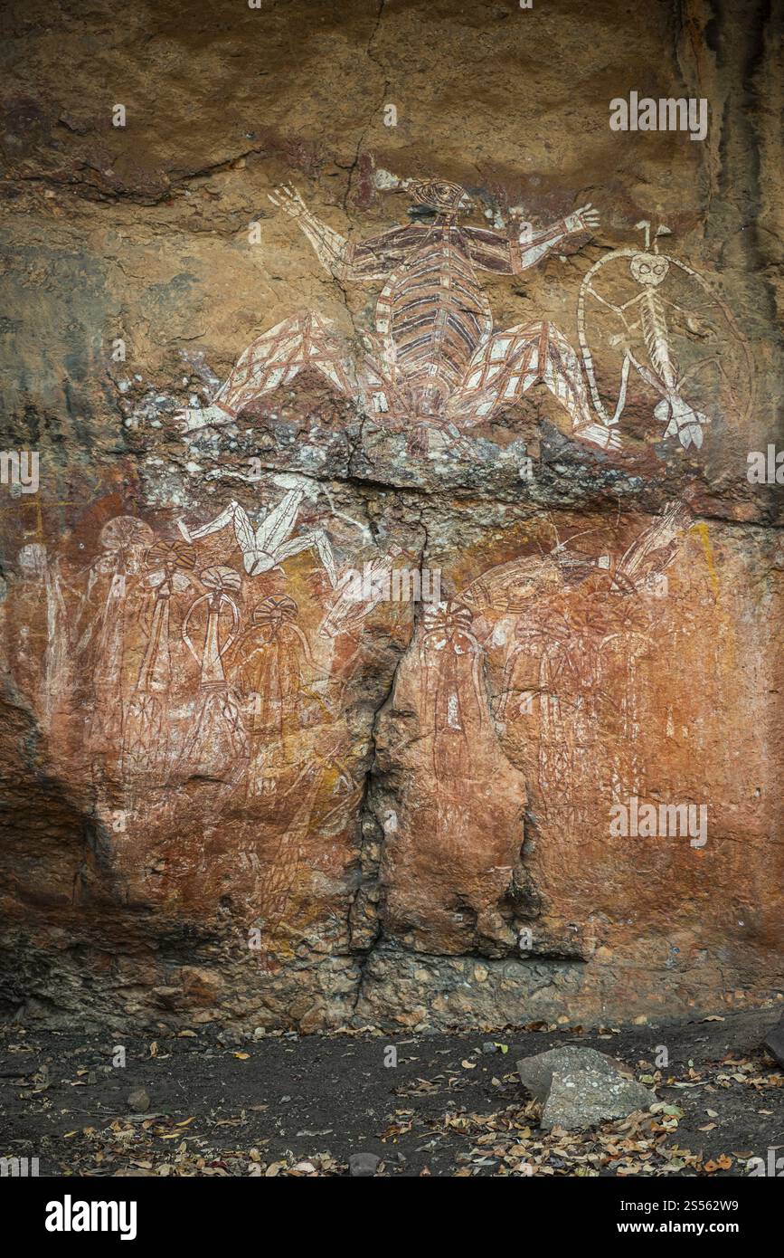 Anbangbang Gallery, depiction of the Lightning Man (Namarrkon, top ...