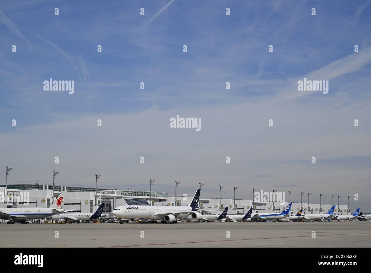 Various aircraft from different airlines, Lufthansa, Air China, ANA ...