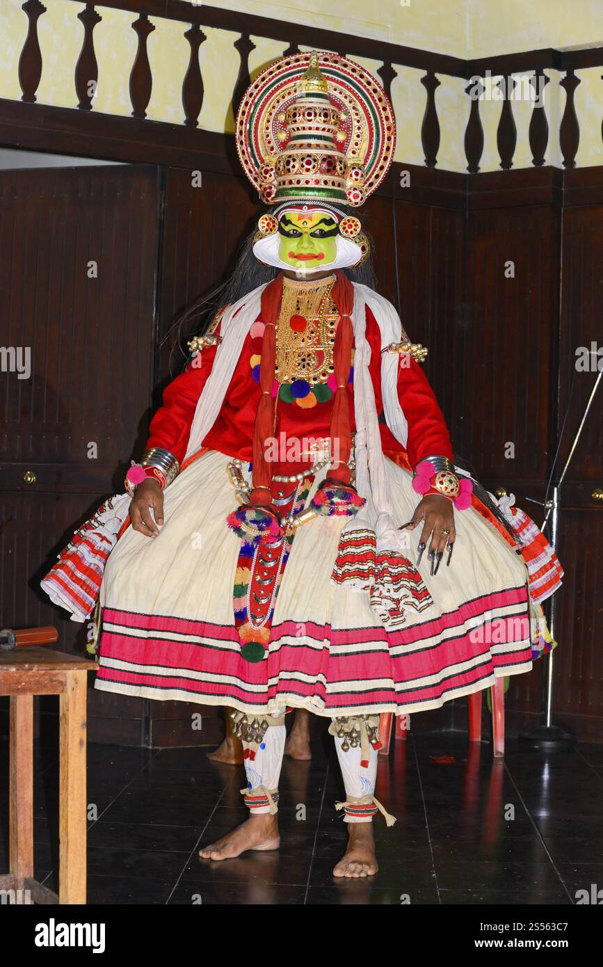 Kathakali dancers preparing for their performance, Kochi, Kerala, South ...