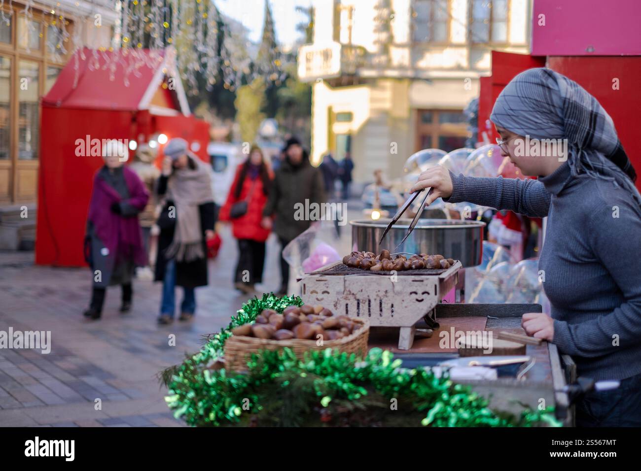 Weihnachtsmarkt am Orbeliani-Platz in Tiflis. / Christmas market at ...