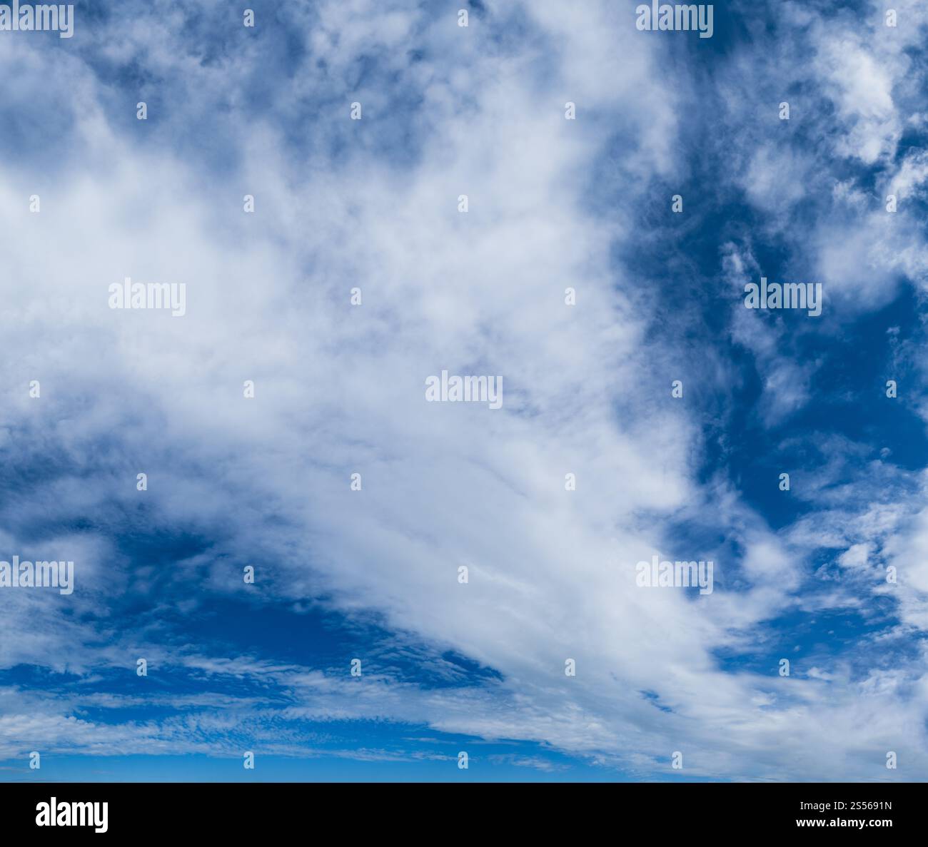Cloudy sky summer good weather background Stock Photo - Alamy