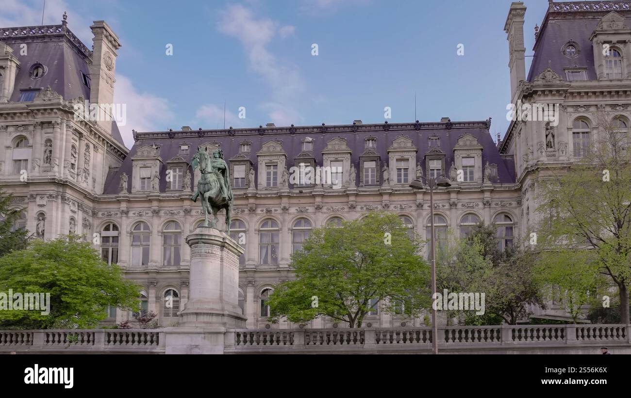 Historic hotel statue sculpture hi-res stock photography and images - Alamy