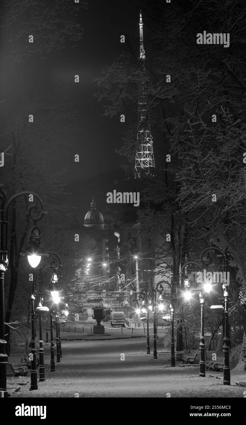 City night in winter Black and White Stock Photos & Images - Alamy