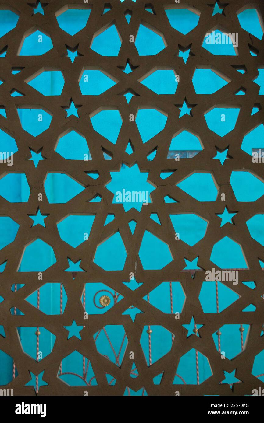 Islamic mosque window pattern ornament Stock Photo - Alamy