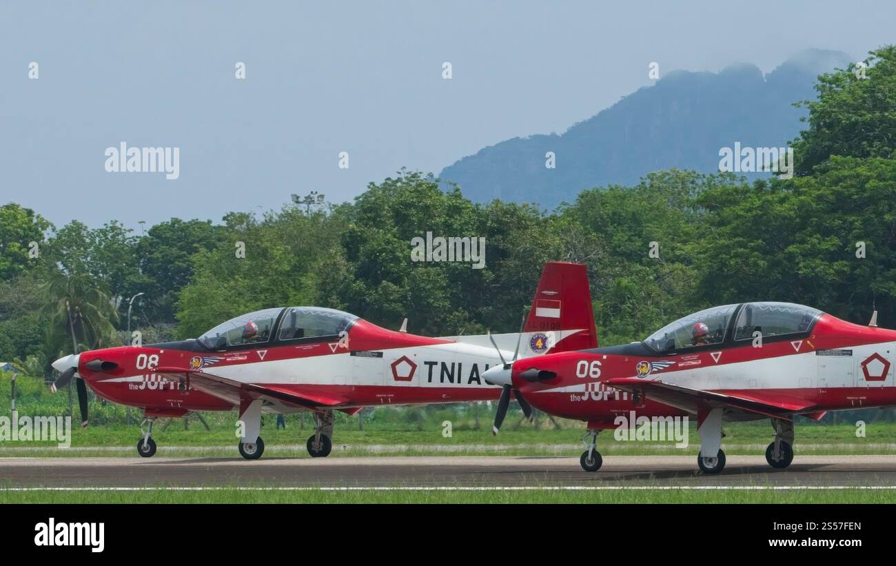 Jupiter Aerobatic Flying Team taking off Stock Photo - Alamy