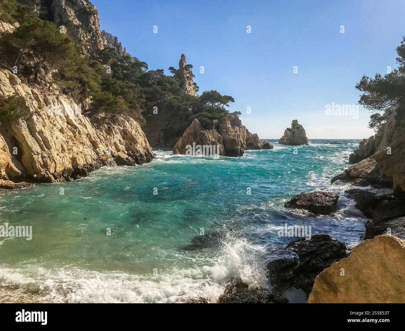 Calanques seascape and mountains, creeks of marseille, France ...