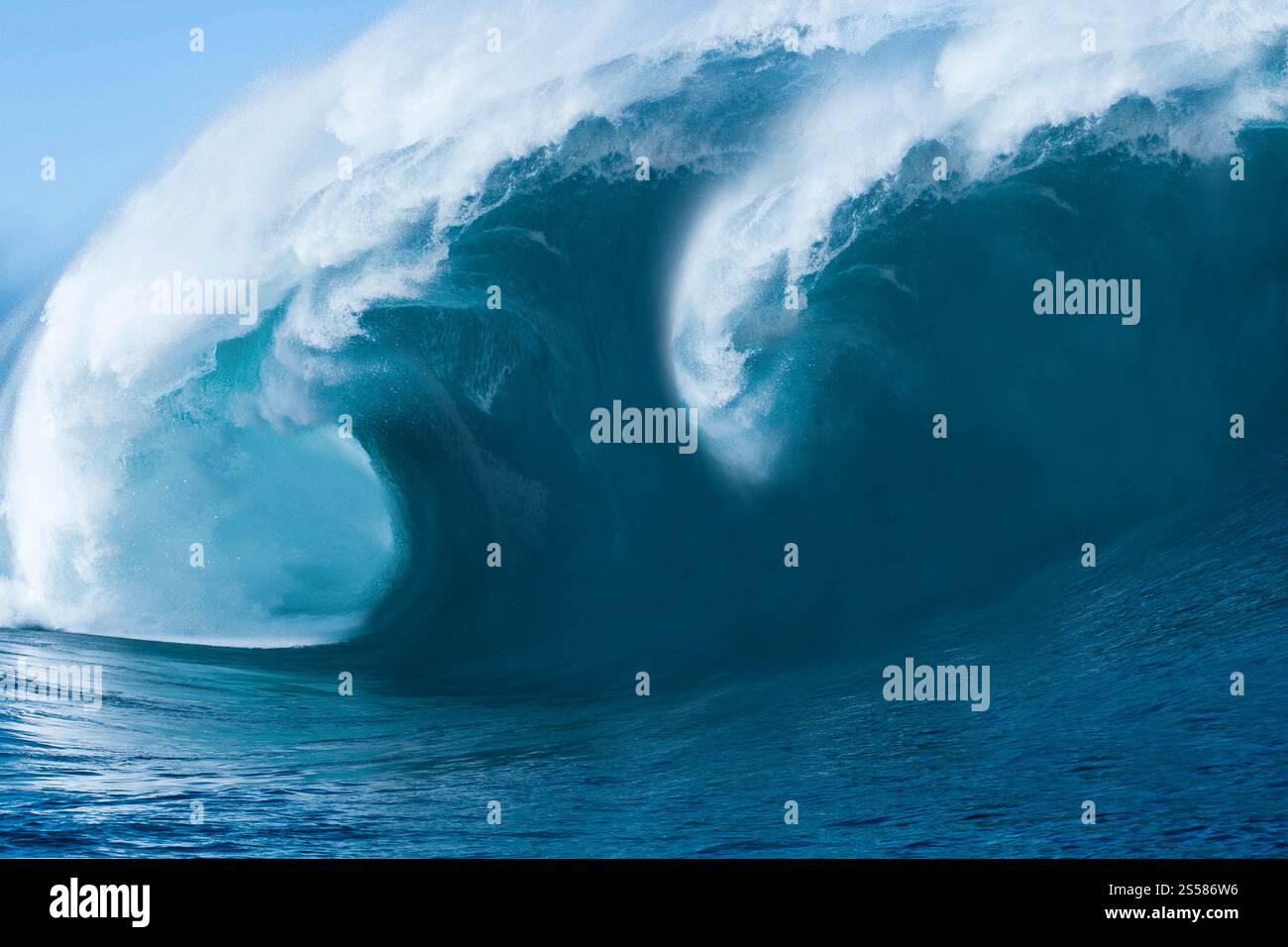 Big Ocean Wave Stock Photo - Alamy