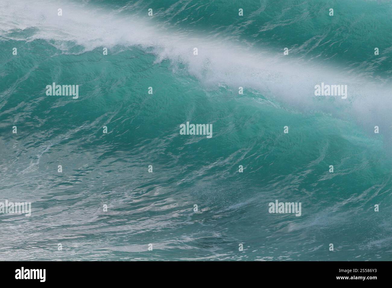 Clear ocean waves hi-res stock photography and images - Alamy