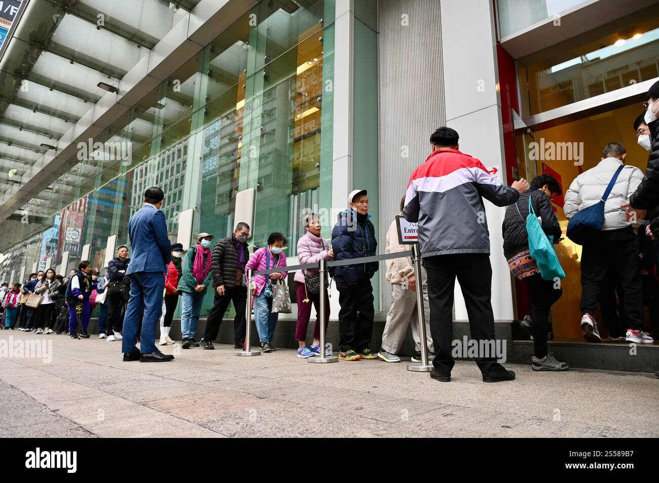 Hong Kong,China.14th January 2025. People queue up outside a bank in ...