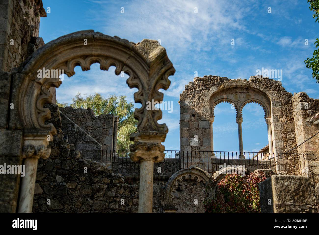 the fake Ruins of Ruinas Fingidas at the Jardim Publico in the old Town ...