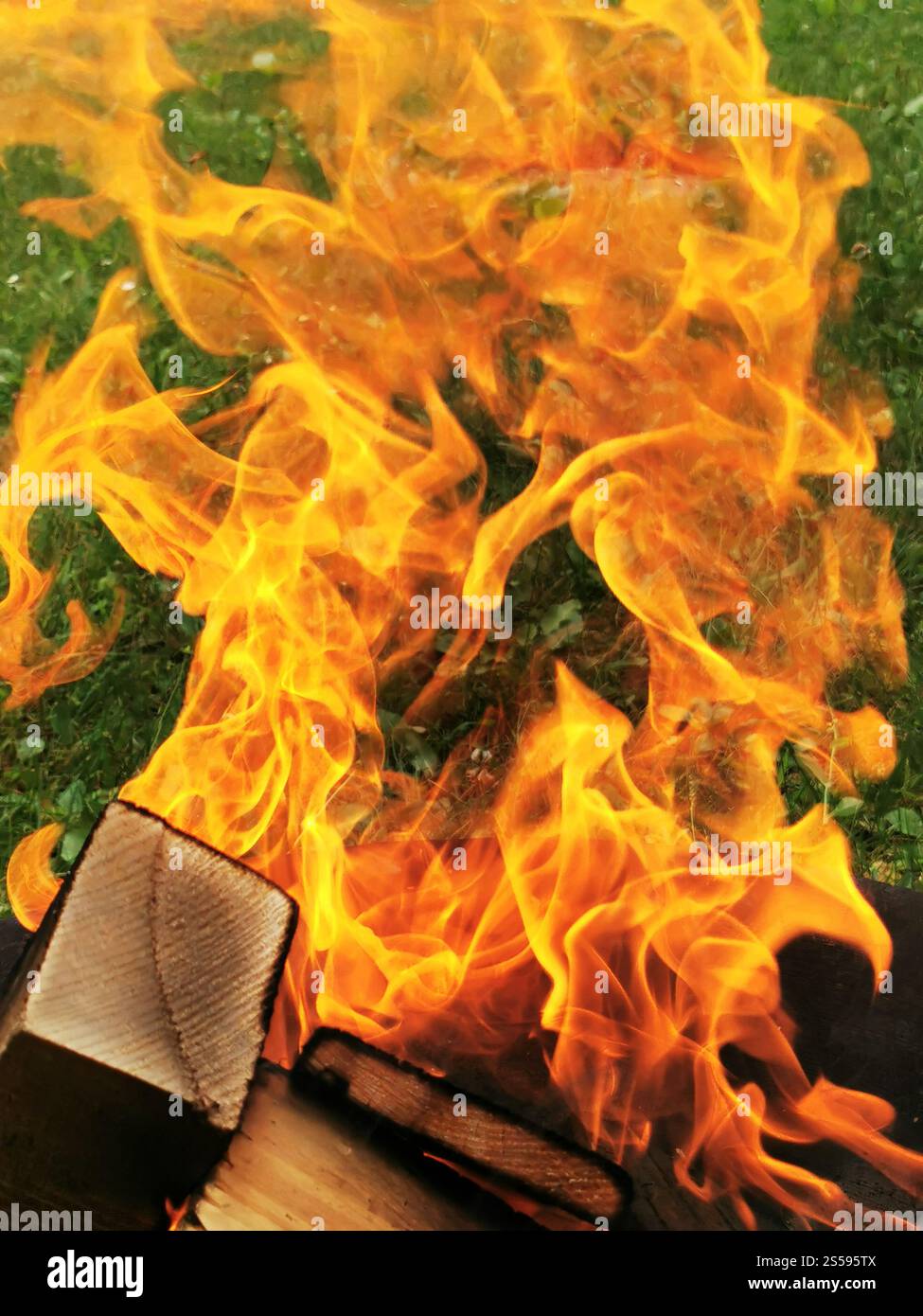 nice fire texture as very easy background Stock Photo - Alamy