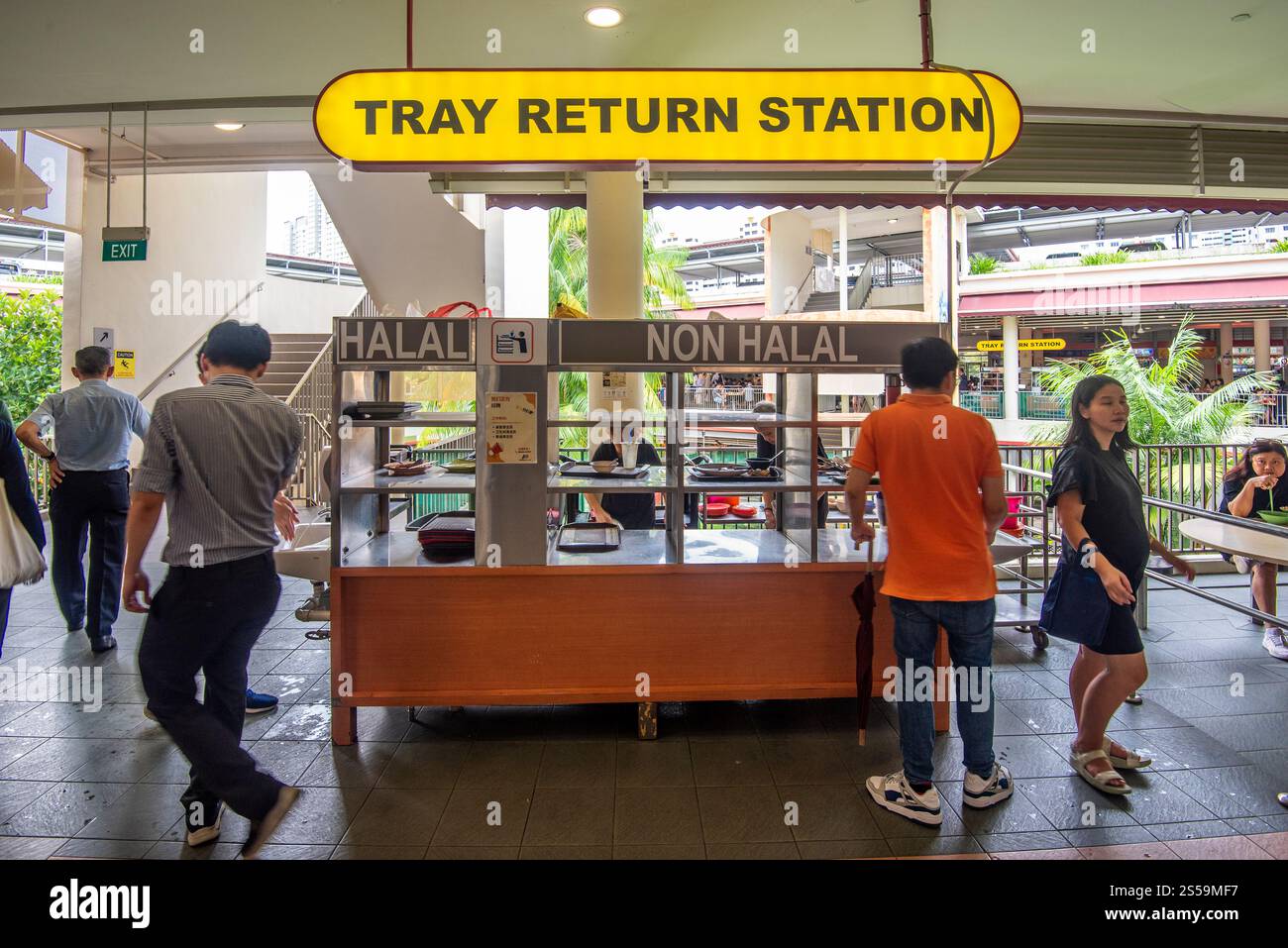 Food in singapore hi-res stock photography and images - Alamy
