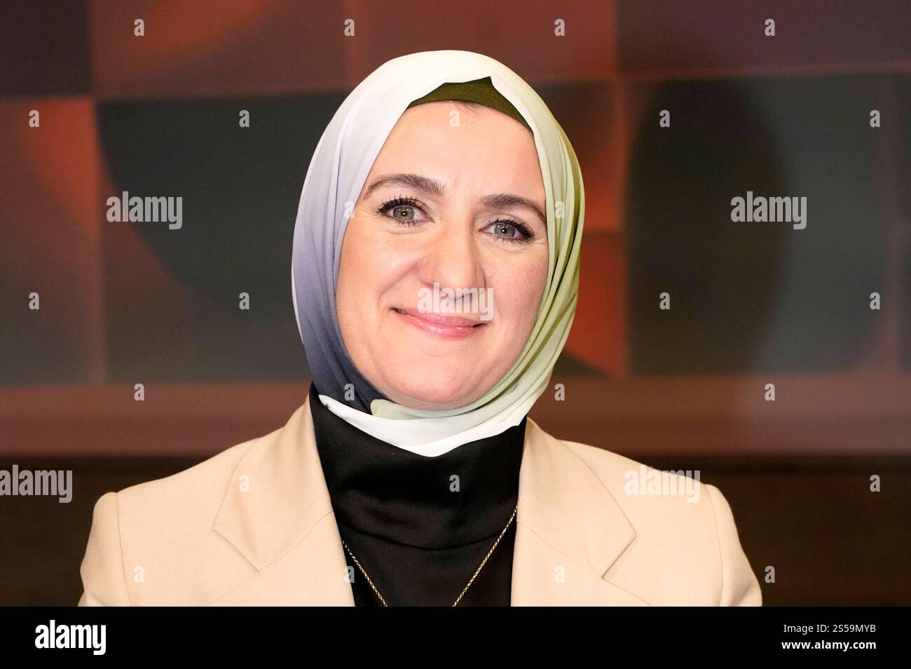 Nahla Osman in der ARD-Talkshow hart aber fair im Studio Adlershof ...