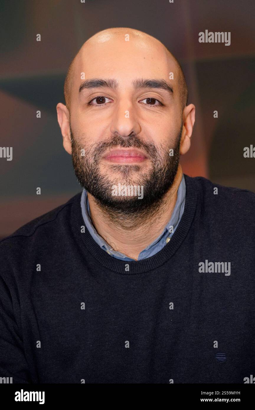 Bardia Razavi in der ARD-Talkshow hart aber fair im Studio Adlershof ...