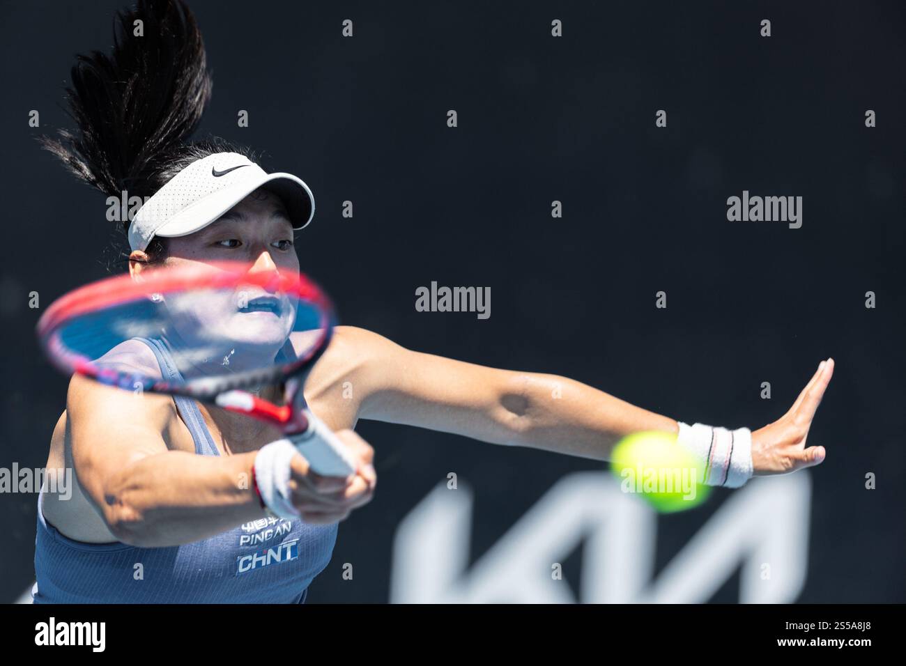 (250114) -- MELBOURNE, Jan. 14, 2025 (Xinhua) -- Wang Yafan hits a ...