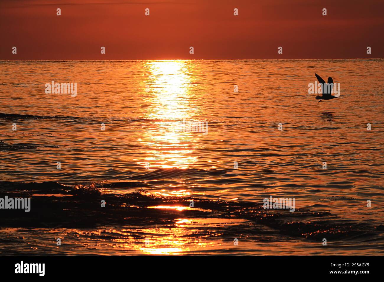 Photo sunset over sea hi-res stock photography and images - Alamy