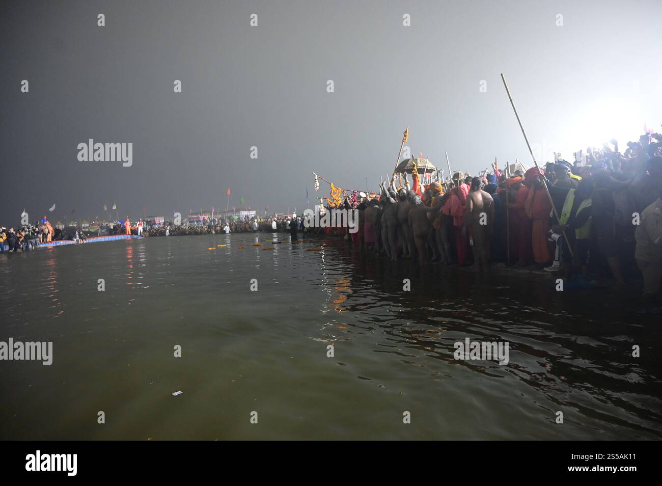 Prayagraj, Uttar Pradesh, India. 14th Jan, 2025. Prayagraj: Sadhus ...