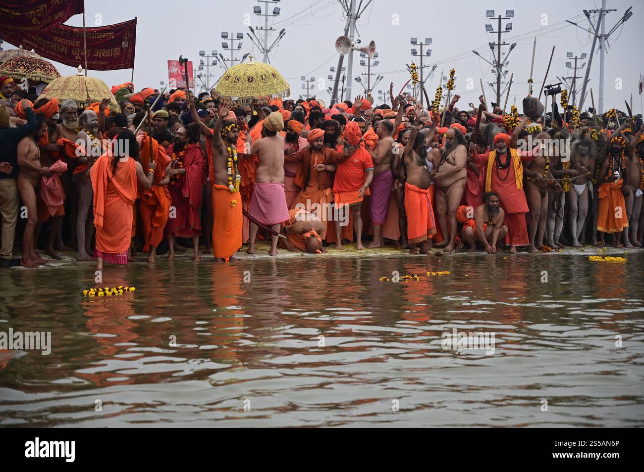 Prayagraj, Uttar Pradesh, India. 14th Jan, 2025. Prayagraj: Sadhus take ...