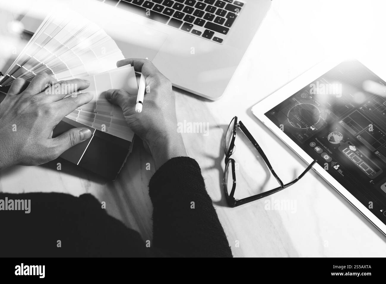 Business desk laptop colors Black and White Stock Photos & Images - Alamy