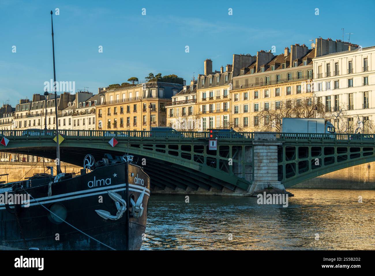 Views of the Alma Bridge and River Seine in Paris on a sunny winter day ...