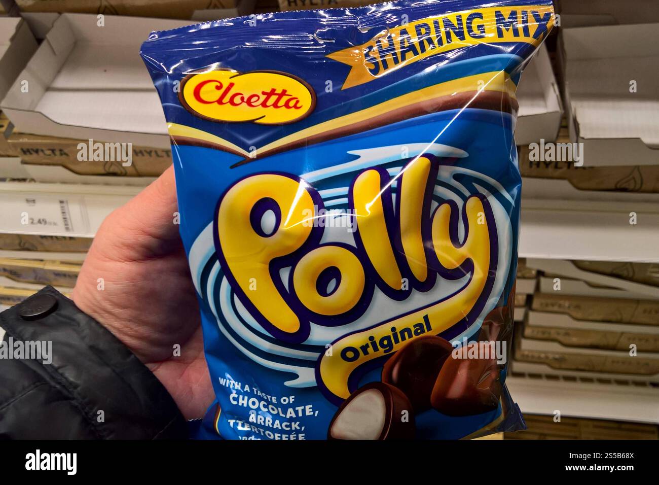 Cloetta Polly Original, Toffee-Schokolade *** Cloetta Polly Original, toffee chocolate Stock ...